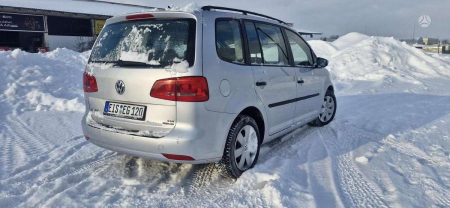 Pelēks Volkswagen Touran 2013 Šauļi, ar dzinēja tilpumu 1.60 L un nobraukumu 328 tūkst. km par 4850 €, foto 3 vietnē AUTOMOTO.COM.LV