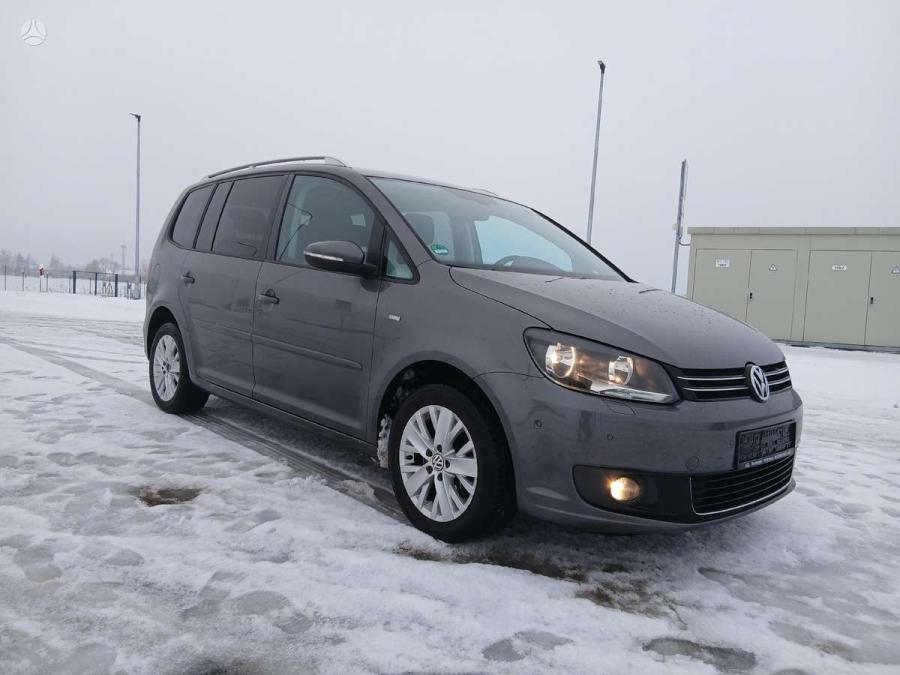 Grey Volkswagen Touran 2013 in Marijampole, with an engine capacity of 1.39 L and mileage of 156 thousand km for 4350 €, photo 1 on AUTOMOTO.COM.LV