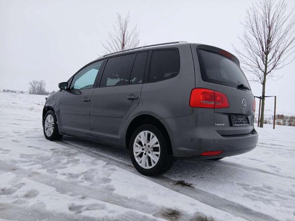 Pelēks Volkswagen Touran 2013 Marijampole, ar dzinēja tilpumu 1.39 L un nobraukumu 156 tūkst. km par 4350 €, foto 2 vietnē AUTOMOTO.COM.LV