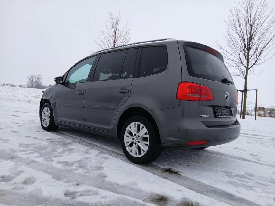 Grey Volkswagen Touran 2013 in Marijampole, with an engine capacity of 1.39 L and mileage of 156 thousand km for 4350 €, photo 2 on AUTOMOTO.COM.LV