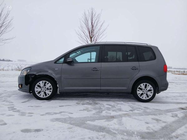 Pelēks Volkswagen Touran 2013 Marijampole, ar dzinēja tilpumu 1.39 L un nobraukumu 156 tūkst. km par 4350 €, foto 4 vietnē AUTOMOTO.COM.LV