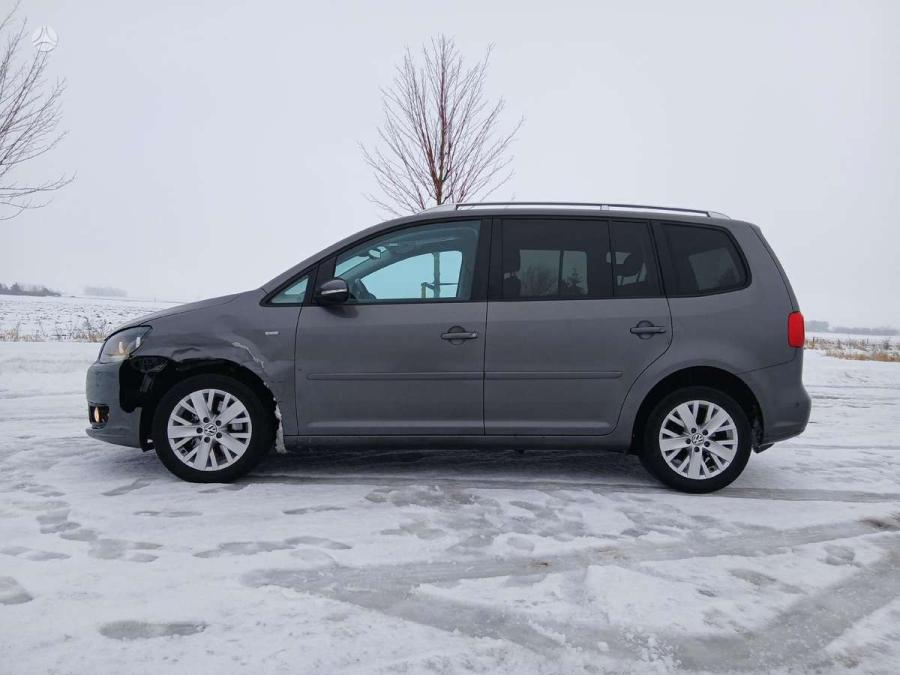 Grey Volkswagen Touran 2013 in Marijampole, with an engine capacity of 1.39 L and mileage of 156 thousand km for 4350 €, photo 4 on AUTOMOTO.COM.LV