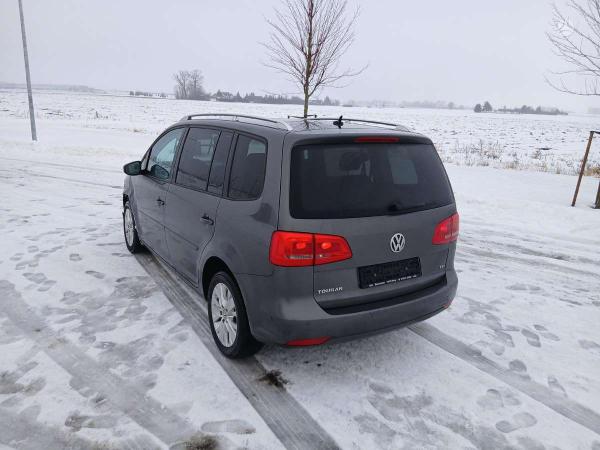 Pelēks Volkswagen Touran 2013 Marijampole, ar dzinēja tilpumu 1.39 L un nobraukumu 156 tūkst. km par 4350 €, foto 7 vietnē AUTOMOTO.COM.LV
