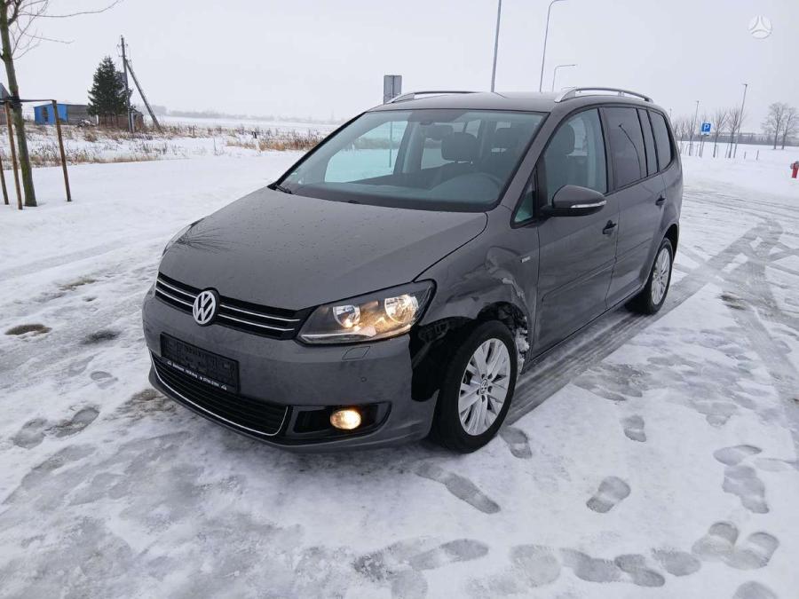 Grey Volkswagen Touran 2013 in Marijampole, with an engine capacity of 1.39 L and mileage of 156 thousand km for 4350 €, photo 10 on AUTOMOTO.COM.LV