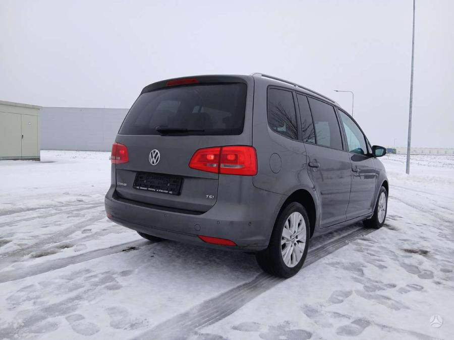 Grey Volkswagen Touran 2013 in Marijampole, with an engine capacity of 1.39 L and mileage of 156 thousand km for 4350 €, photo 11 on AUTOMOTO.COM.LV