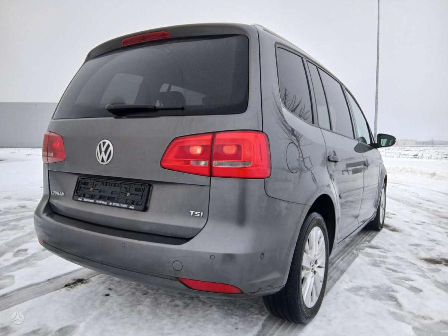 Grey Volkswagen Touran 2013 in Marijampole, with an engine capacity of 1.39 L and mileage of 156 thousand km for 4350 €, photo 14 on AUTOMOTO.COM.LV