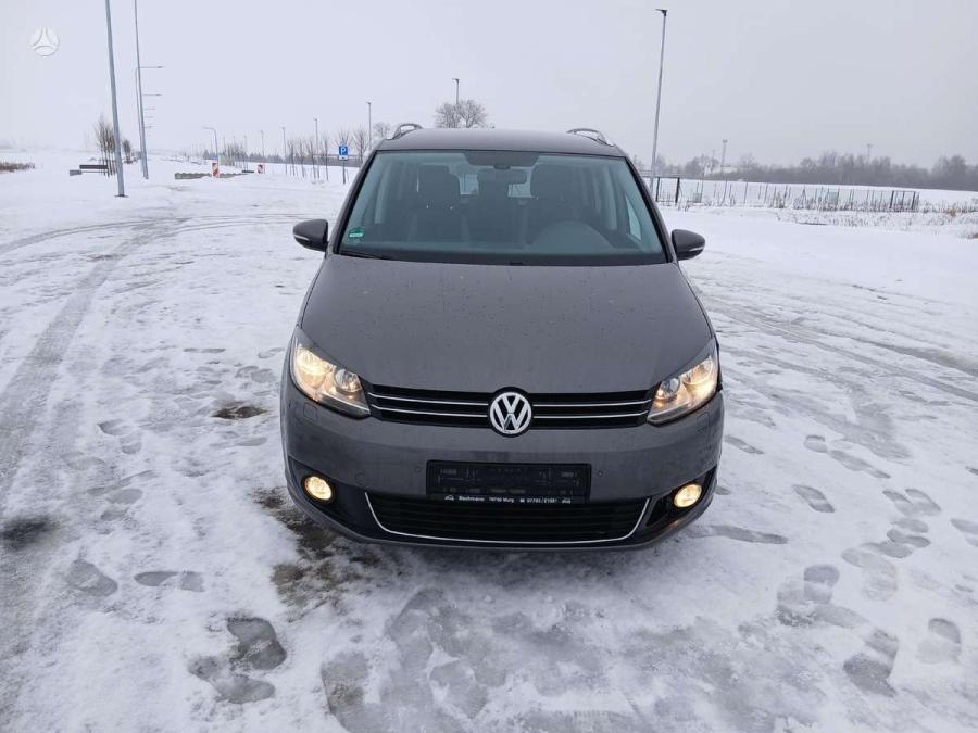 Grey Volkswagen Touran 2013 in Marijampole, with an engine capacity of 1.39 L and mileage of 156 thousand km for 4350 €, photo 17 on AUTOMOTO.COM.LV