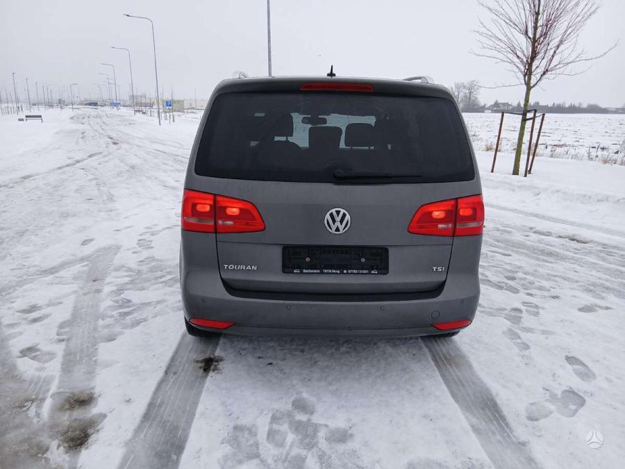 Grey Volkswagen Touran 2013 in Marijampole, with an engine capacity of 1.39 L and mileage of 156 thousand km for 4350 €, photo 18 on AUTOMOTO.COM.LV
