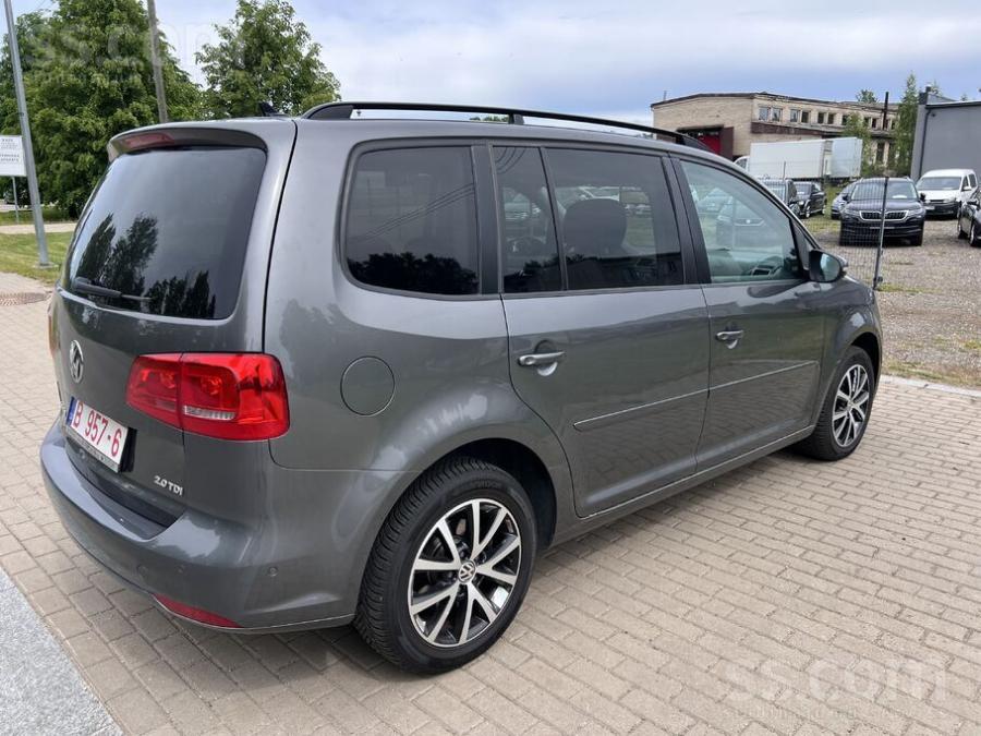 Pelēks Volkswagen Touran 2013 Limbaži, ar dzinēja tilpumu 2.00 L un nobraukumu 263 tūkst. km par 7950 €, foto 5 vietnē AUTOMOTO.COM.LV