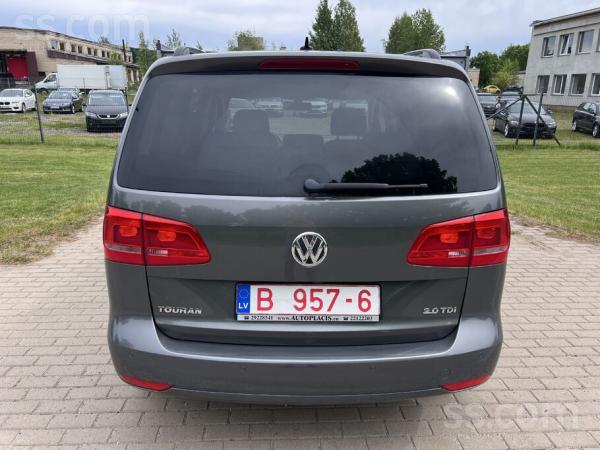 Grey Volkswagen Touran 2013 in Limbazi, with an engine capacity of 2.00 L and mileage of 263 thousand km for 7950 €, photo 5 on AUTOMOTO.COM.LV