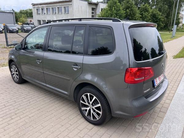 Grey Volkswagen Touran 2013 in Limbazi, with an engine capacity of 2.00 L and mileage of 263 thousand km for 7950 €, photo 6 on AUTOMOTO.COM.LV