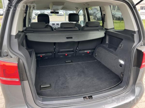 Grey Volkswagen Touran 2013 in Limbazi, with an engine capacity of 2.00 L and mileage of 263 thousand km for 7950 €, photo 7 on AUTOMOTO.COM.LV