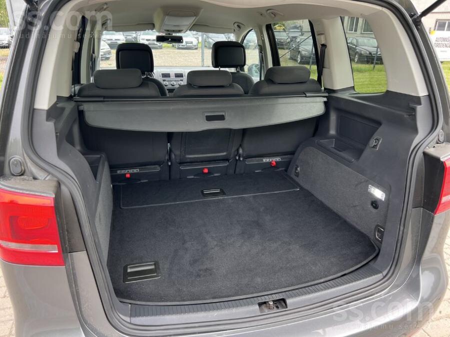 Pelēks Volkswagen Touran 2013 Limbaži, ar dzinēja tilpumu 2.00 L un nobraukumu 263 tūkst. km par 7950 €, foto 8 vietnē AUTOMOTO.COM.LV
