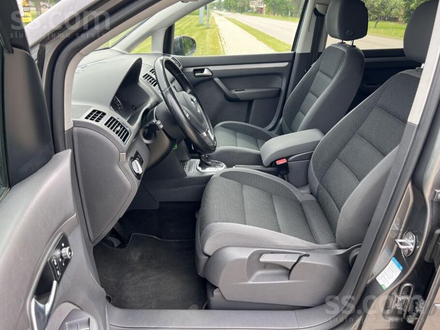Pelēks Volkswagen Touran 2013 Limbaži, ar dzinēja tilpumu 2.00 L un nobraukumu 263 tūkst. km par 7950 €, foto 9 vietnē AUTOMOTO.COM.LV