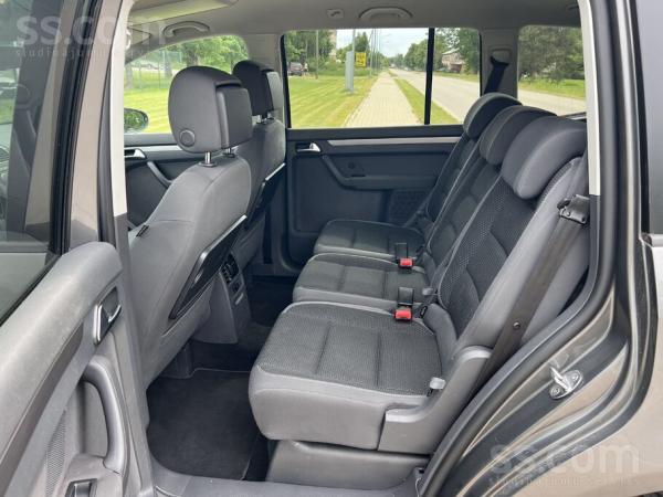 Grey Volkswagen Touran 2013 in Limbazi, with an engine capacity of 2.00 L and mileage of 263 thousand km for 7950 €, photo 9 on AUTOMOTO.COM.LV
