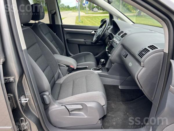 Grey Volkswagen Touran 2013 in Limbazi, with an engine capacity of 2.00 L and mileage of 263 thousand km for 7950 €, photo 10 on AUTOMOTO.COM.LV