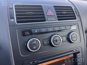 Pelēks Volkswagen Touran 2013 Limbaži, ar dzinēja tilpumu 2.00 L un nobraukumu 263 tūkst. km par 7950 €, foto 15 vietnē AUTOMOTO.COM.LV