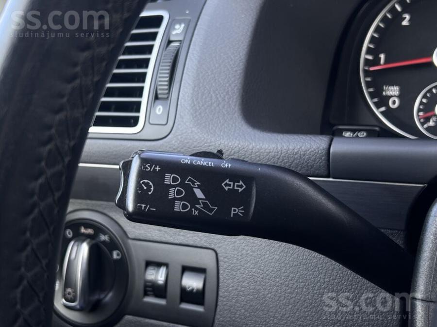 Pelēks Volkswagen Touran 2013 Limbaži, ar dzinēja tilpumu 2.00 L un nobraukumu 263 tūkst. km par 7950 €, foto 21 vietnē AUTOMOTO.COM.LV