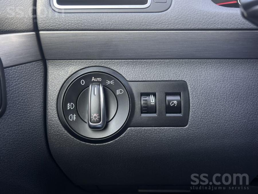 Pelēks Volkswagen Touran 2013 Limbaži, ar dzinēja tilpumu 2.00 L un nobraukumu 263 tūkst. km par 7950 €, foto 23 vietnē AUTOMOTO.COM.LV