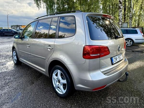 Pelēks Volkswagen Touran 2013 Rīga, ar dzinēja tilpumu 1.60 L un nobraukumu 0 tūkst. km par 5490 €, foto 6 vietnē AUTOMOTO.COM.LV