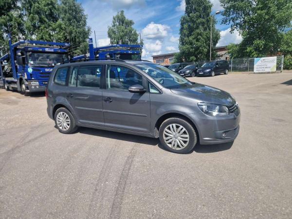 Grey Volkswagen Touran 2013 in Ukmerge, with an engine capacity of 1.60 L and mileage of 250 thousand km for 4100 €, photo 5 on AUTOMOTO.COM.LV