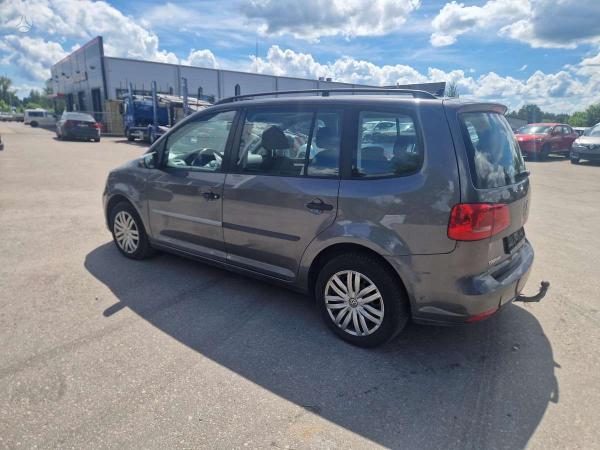 Grey Volkswagen Touran 2013 in Ukmerge, with an engine capacity of 1.60 L and mileage of 250 thousand km for 4100 €, photo 10 on AUTOMOTO.COM.LV
