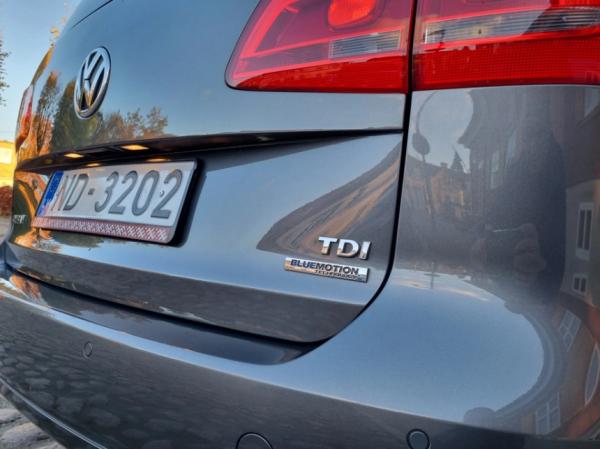 Grey Volkswagen Touran 2013 in Riga, with an engine capacity of 1.60 L and mileage of 334 thousand km for 6950 €, photo 5 on AUTOMOTO.COM.LV