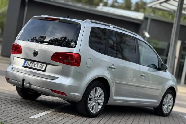 Pelēks Volkswagen Touran 2013 Jūrmala, ar dzinēja tilpumu 1.60 L un nobraukumu 289 tūkst. km par 2900 €, foto 2 vietnē AUTOMOTO.COM.LV