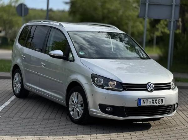 Pelēks Volkswagen Touran 2013 Jūrmala, ar dzinēja tilpumu 1.60 L un nobraukumu 289 tūkst. km par 2900 €, foto 3 vietnē AUTOMOTO.COM.LV