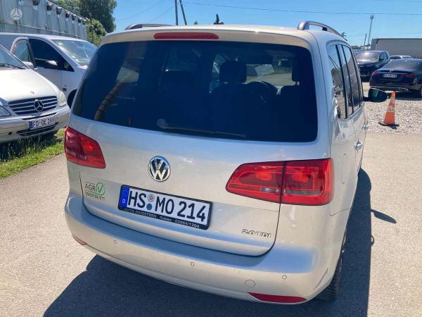 Серый Фольксваген Туран 2013 в Таураге, объемом двигателя 1.97 л и пробегом 285 тыс. км за 5600 €, фото 4 на AUTOMOTO.COM.LV