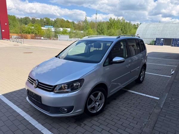 Grey Volkswagen Touran 2013 in Kaunas, with an engine capacity of 1.60 L and mileage of 250 thousand km for 6200 €, photo 3 on AUTOMOTO.COM.LV