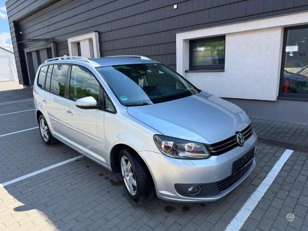 Grey Volkswagen Touran 2013 in Kaunas, with an engine capacity of 1.60 L and mileage of 250 thousand km for 6200 €, photo 6 on AUTOMOTO.COM.LV