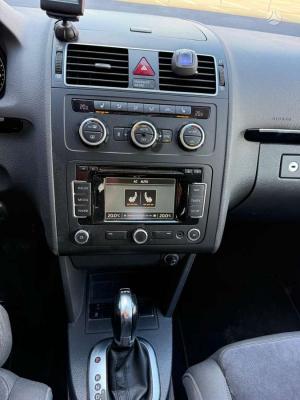 Pelēks Volkswagen Touran 2013 Kauņa, ar dzinēja tilpumu 1.60 L un nobraukumu 250 tūkst. km par 6200 €, foto 10 vietnē AUTOMOTO.COM.LV