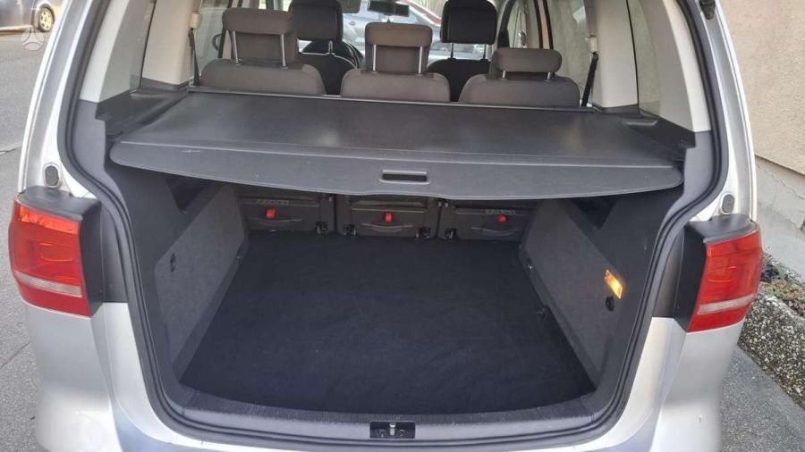 Pelēks Volkswagen Touran 2013 Kauņa, ar dzinēja tilpumu 1.60 L un nobraukumu 250 tūkst. km par 6200 €, foto 16 vietnē AUTOMOTO.COM.LV