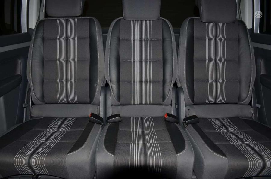Pelēks Volkswagen Touran 2013 Kauņa, ar dzinēja tilpumu 2.00 L un nobraukumu 230 tūkst. km par 6650 €, foto 5 vietnē AUTOMOTO.COM.LV