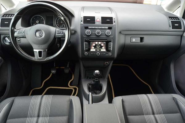 Grey Volkswagen Touran 2013 in Kaunas, with an engine capacity of 2.00 L and mileage of 230 thousand km for 6650 €, photo 10 on AUTOMOTO.COM.LV