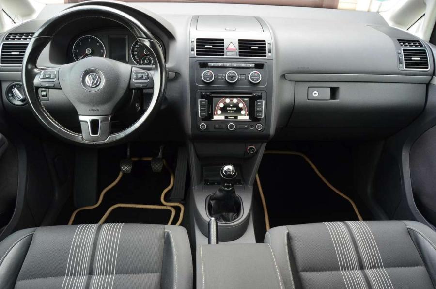 Pelēks Volkswagen Touran 2013 Kauņa, ar dzinēja tilpumu 2.00 L un nobraukumu 230 tūkst. km par 6650 €, foto 11 vietnē AUTOMOTO.COM.LV