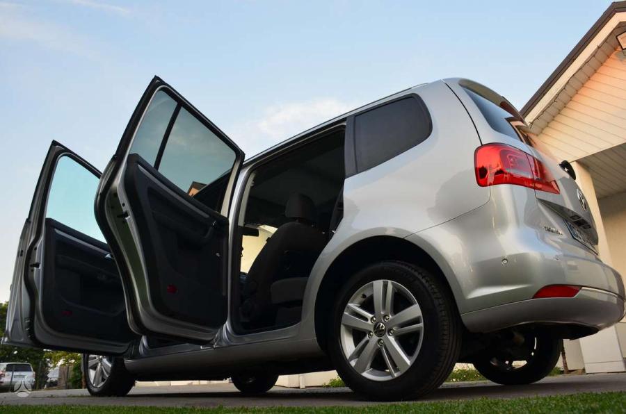 Pelēks Volkswagen Touran 2013 Kauņa, ar dzinēja tilpumu 2.00 L un nobraukumu 230 tūkst. km par 6650 €, foto 16 vietnē AUTOMOTO.COM.LV
