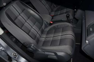 Pelēks Volkswagen Touran 2013 Kauņa, ar dzinēja tilpumu 2.00 L un nobraukumu 230 tūkst. km par 6650 €, foto 23 vietnē AUTOMOTO.COM.LV