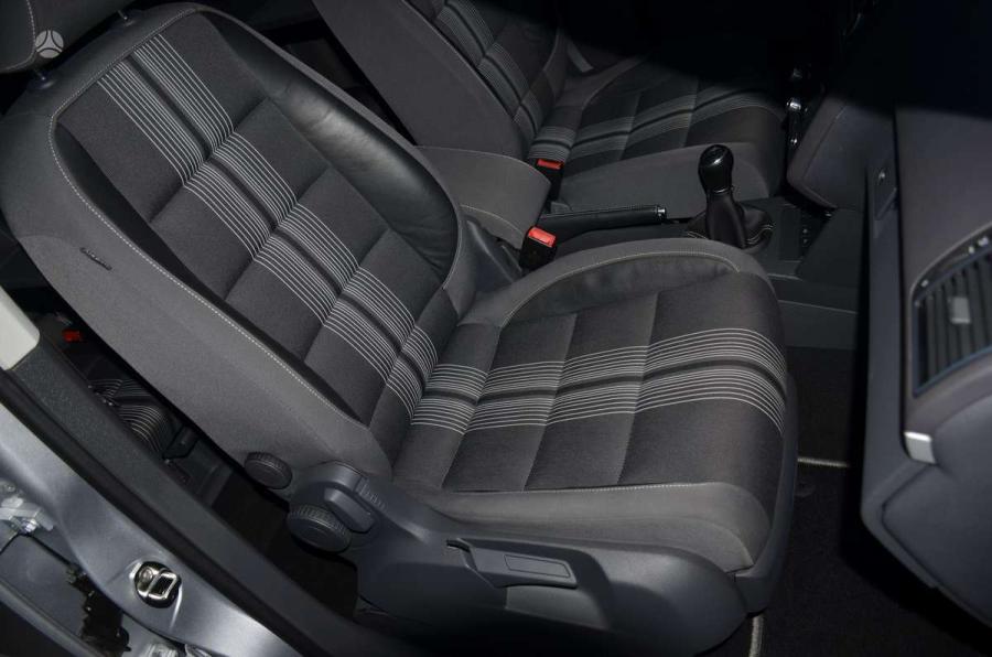 Pelēks Volkswagen Touran 2013 Kauņa, ar dzinēja tilpumu 2.00 L un nobraukumu 230 tūkst. km par 6650 €, foto 23 vietnē AUTOMOTO.COM.LV
