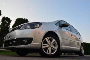 Pelēks Volkswagen Touran 2013 Kauņa, ar dzinēja tilpumu 2.00 L un nobraukumu 230 tūkst. km par 6650 €, foto 24 vietnē AUTOMOTO.COM.LV