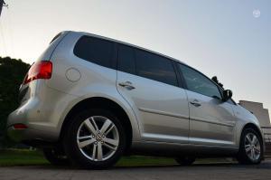 Pelēks Volkswagen Touran 2013 Kauņa, ar dzinēja tilpumu 2.00 L un nobraukumu 230 tūkst. km par 6650 €, foto 26 vietnē AUTOMOTO.COM.LV