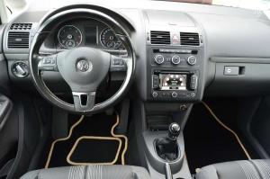 Pelēks Volkswagen Touran 2013 Kauņa, ar dzinēja tilpumu 2.00 L un nobraukumu 230 tūkst. km par 6650 €, foto 27 vietnē AUTOMOTO.COM.LV