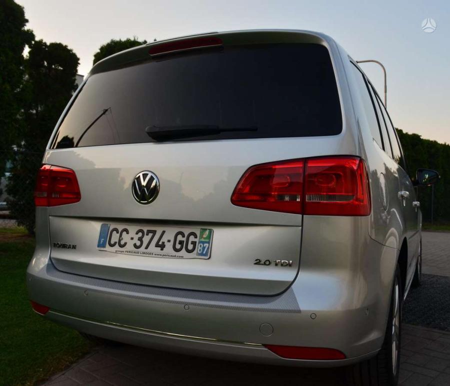 Pelēks Volkswagen Touran 2013 Kauņa, ar dzinēja tilpumu 2.00 L un nobraukumu 230 tūkst. km par 6650 €, foto 30 vietnē AUTOMOTO.COM.LV