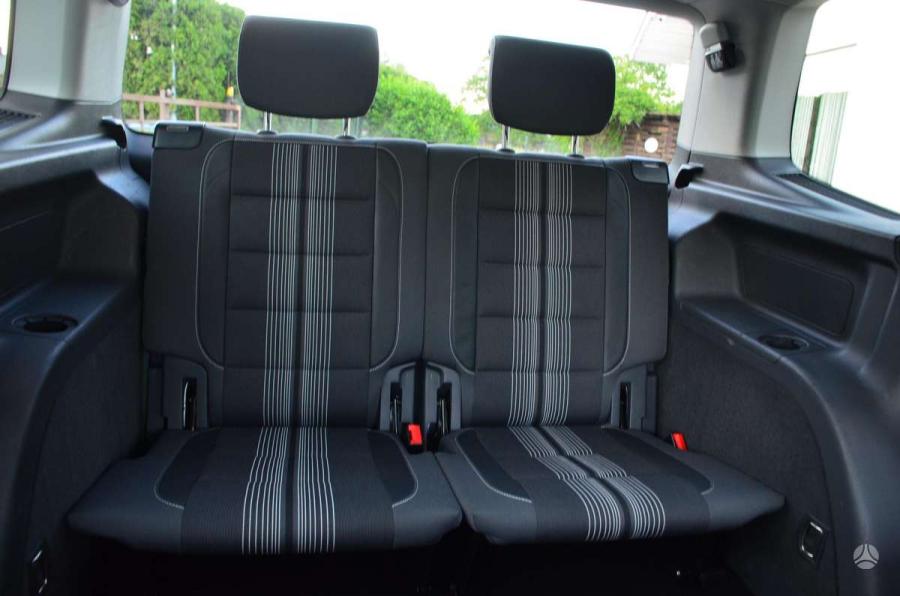 Pelēks Volkswagen Touran 2013 Kauņa, ar dzinēja tilpumu 2.00 L un nobraukumu 230 tūkst. km par 6650 €, foto 31 vietnē AUTOMOTO.COM.LV