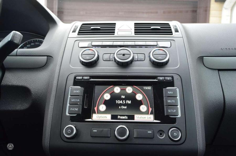 Pelēks Volkswagen Touran 2013 Kauņa, ar dzinēja tilpumu 2.00 L un nobraukumu 230 tūkst. km par 6650 €, foto 34 vietnē AUTOMOTO.COM.LV