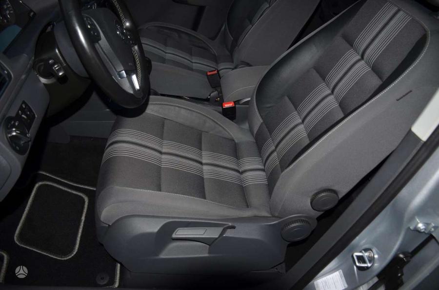 Pelēks Volkswagen Touran 2013 Kauņa, ar dzinēja tilpumu 2.00 L un nobraukumu 230 tūkst. km par 6650 €, foto 35 vietnē AUTOMOTO.COM.LV