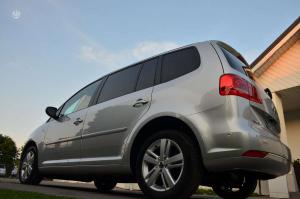 Pelēks Volkswagen Touran 2013 Kauņa, ar dzinēja tilpumu 2.00 L un nobraukumu 230 tūkst. km par 6650 €, foto 37 vietnē AUTOMOTO.COM.LV