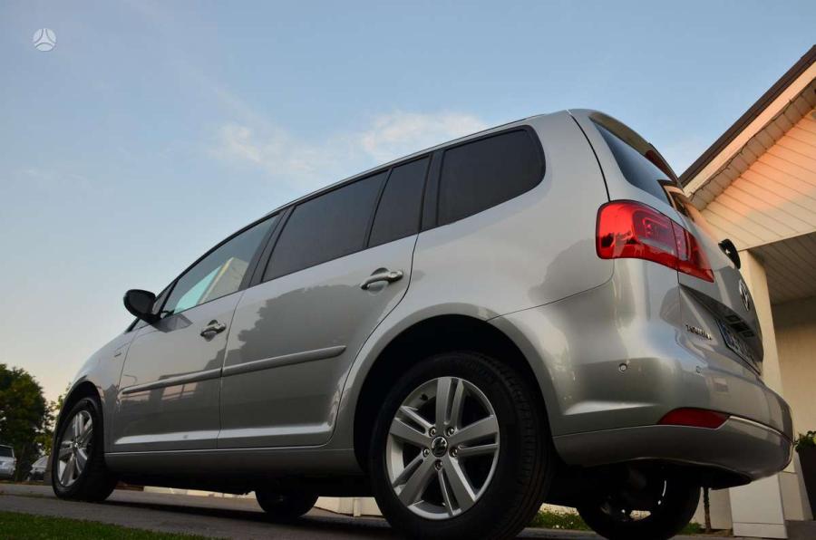 Pelēks Volkswagen Touran 2013 Kauņa, ar dzinēja tilpumu 2.00 L un nobraukumu 230 tūkst. km par 6650 €, foto 37 vietnē AUTOMOTO.COM.LV