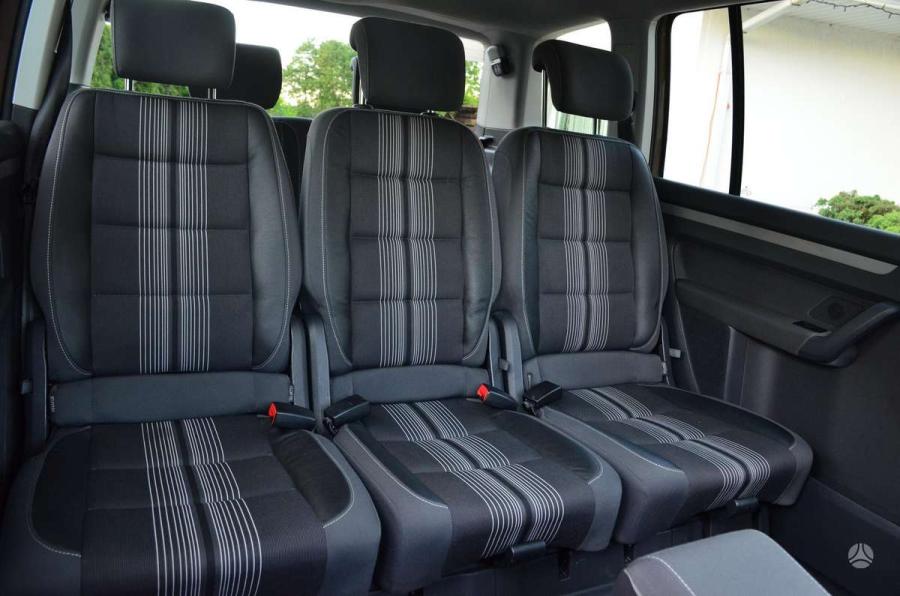 Pelēks Volkswagen Touran 2013 Kauņa, ar dzinēja tilpumu 2.00 L un nobraukumu 230 tūkst. km par 6650 €, foto 38 vietnē AUTOMOTO.COM.LV
